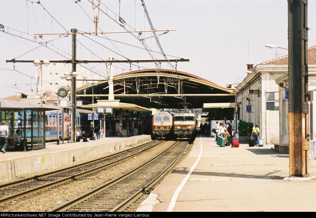 SNCF 107281 and 426216